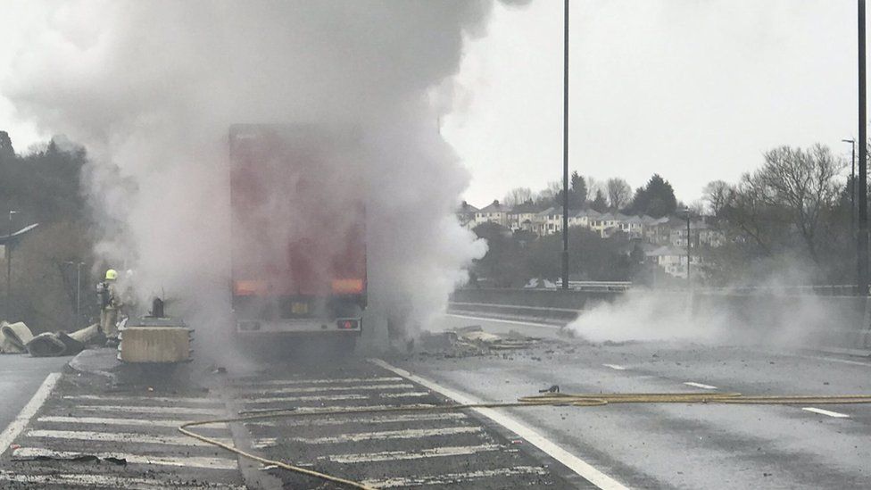 M4 lorry fire in Newport causes 13-mile traffic jams - BBC News