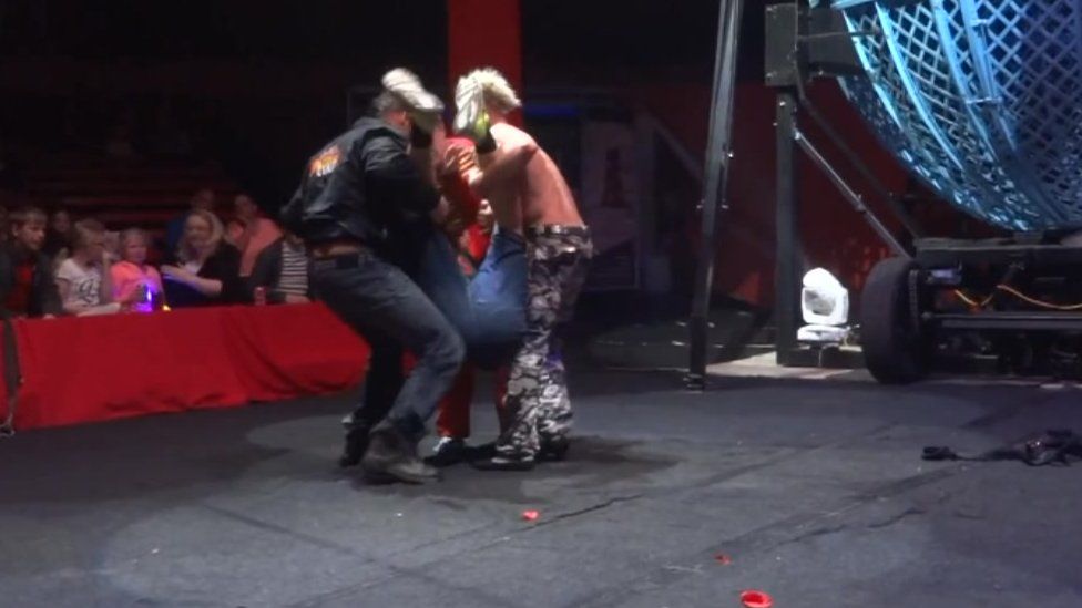 Clown knocks out man in Blackwood circus accident - BBC News