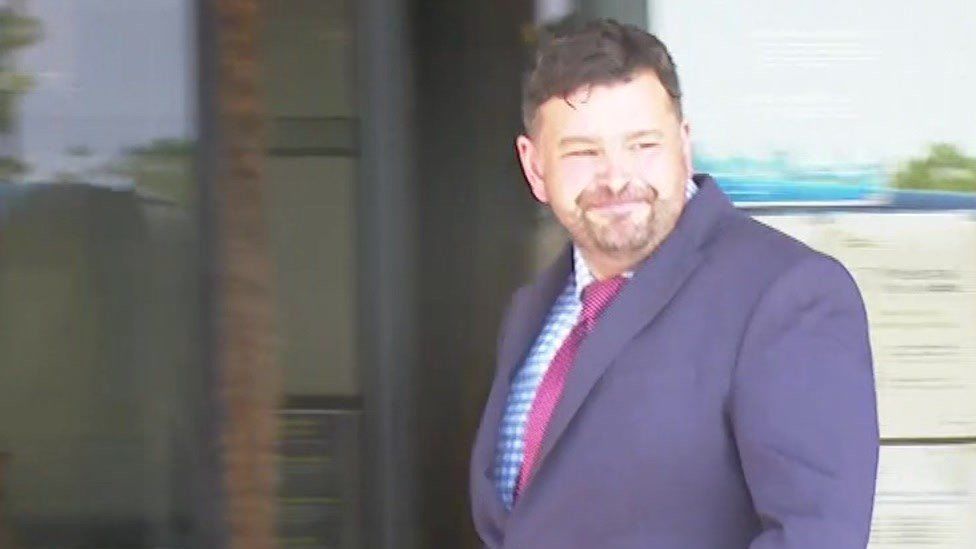 Siop y Pentan: Arian a gymerwyd 'yn eiddo i mi' - BBC Cymru Fyw