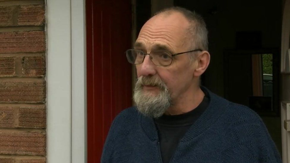 Coventry bin strike: Facebook group collects rubbish for elderly ...