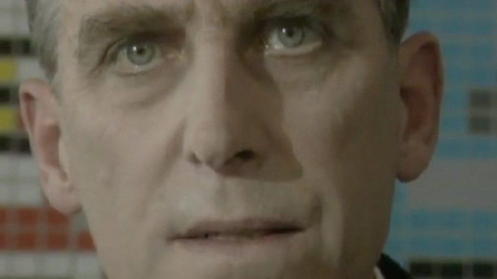 Demon Headmaster actor Terrence Hardiman dies aged 86 - BBC News