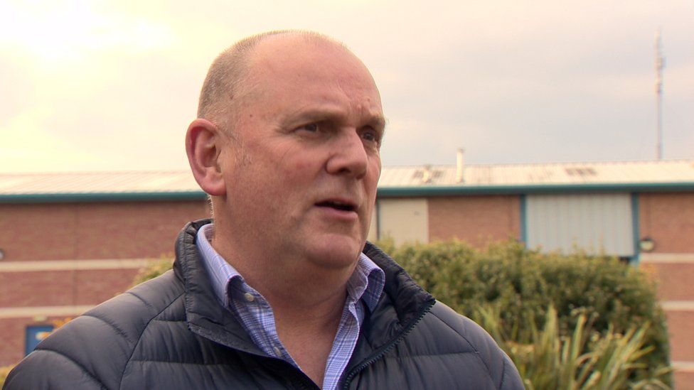 Ex-UVF man warns against joining paramilitary gangs - BBC News