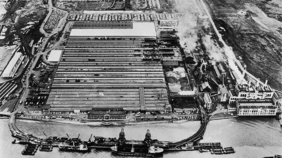 Battle of the sexes: 'Radical' laws reach 40th birthday - BBC News