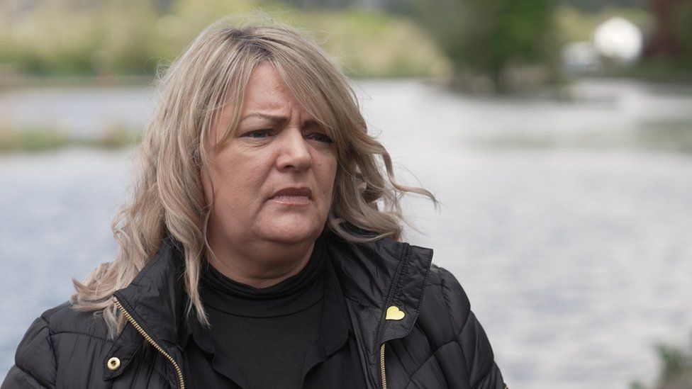 Covid: Dicter merch dros fanylion marwolaeth ei mam - BBC Cymru Fyw