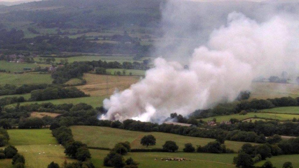 Bosley Mill blast: William Barks funeral held - BBC News