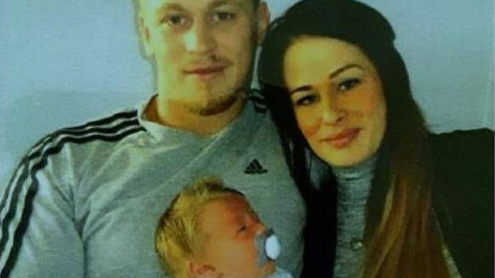 Daniel Minton's parents wanted in abduction probe - BBC News