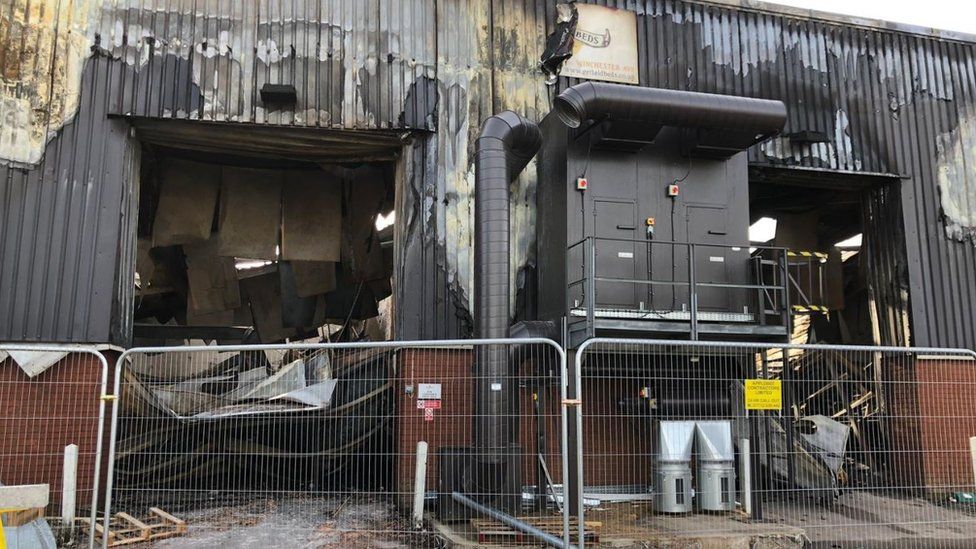 Large bed factory fire in Leicestershire 'accidental' - BBC News