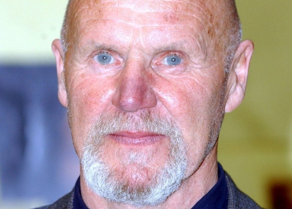 Ray Wilson: Funeral of World Cup winner held - BBC News