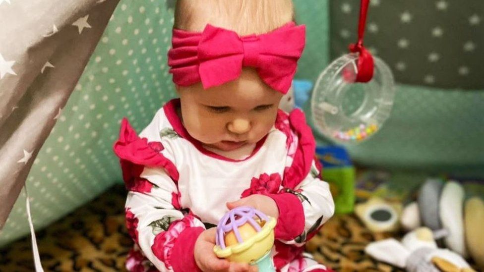 Ukraine: Every day we wait for an attack, says returned refugee - BBC News