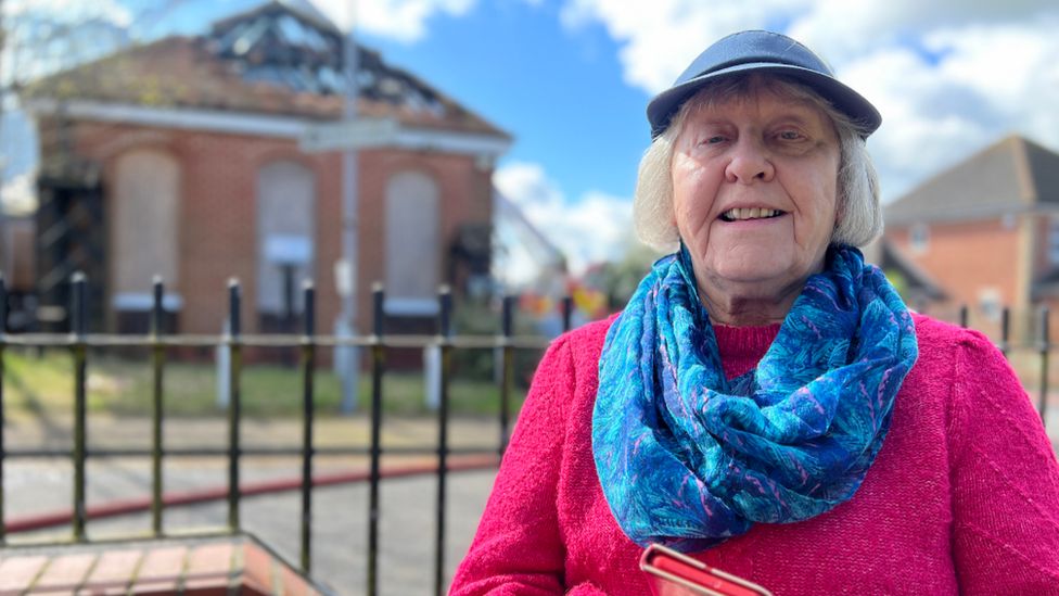 Second fire in two years damages former restaurant in Billericay - BBC News