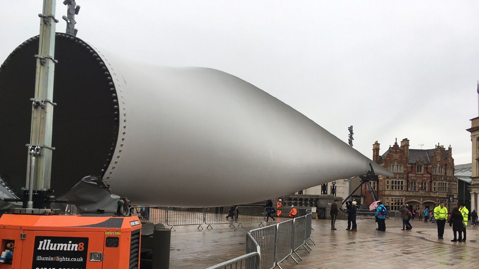 Hull Blade: Researchers reveal why sculpture looked fake - BBC News