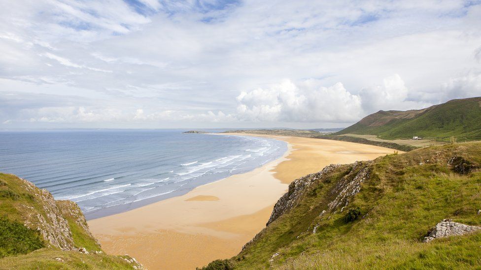 Ateb y Galw: Y cyflwynydd Ameer Davies-Rana - BBC Cymru Fyw