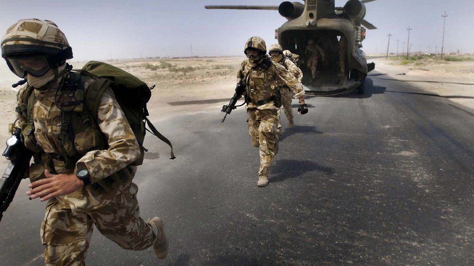 British soldiers face Iraq detainee abuse probe - BBC News