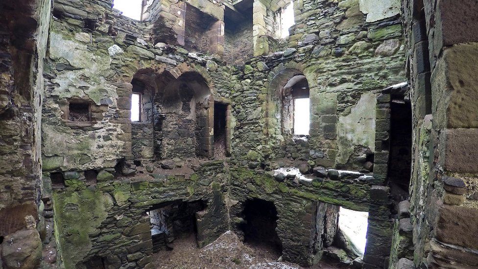 Appeal to save 'fragile' Fairburn Tower - BBC News