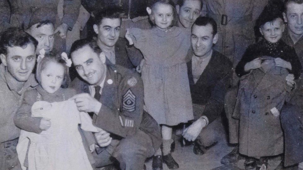 WW2 veteran aged 101 'extremely grateful' for every day lived - BBC News