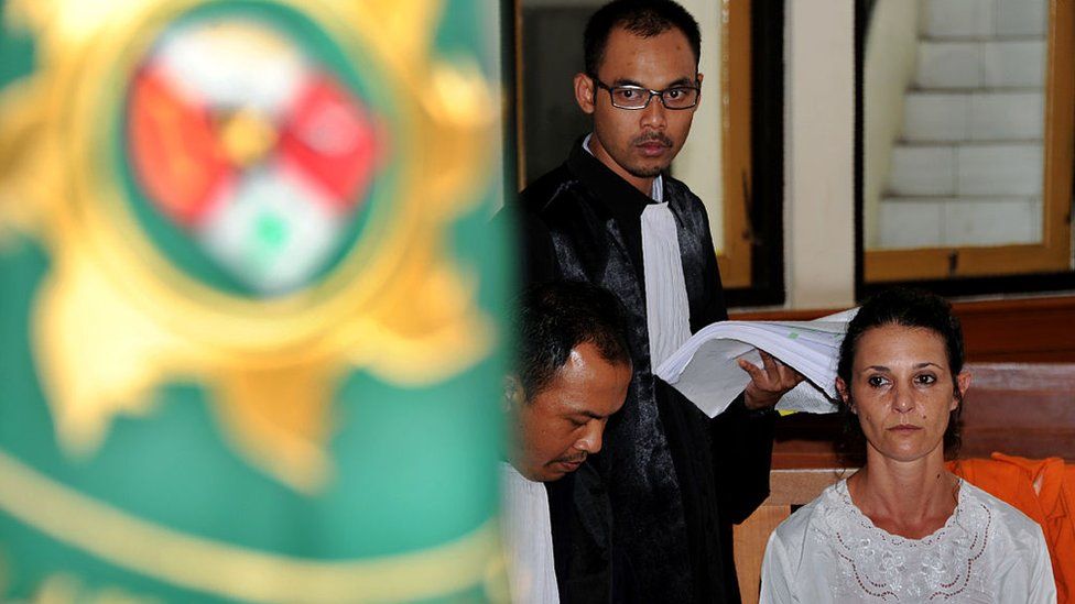 Bali policeman's widow rejects 'donation' from accused killer - BBC News