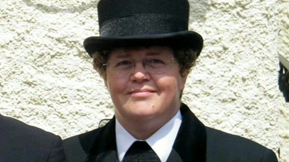 Funeral director Alison Pople stole £14k charity donations - BBC News