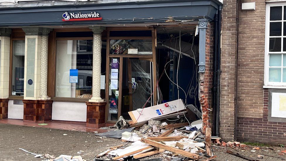 Newmarket Nationwide branch damaged in ram-raid - BBC News