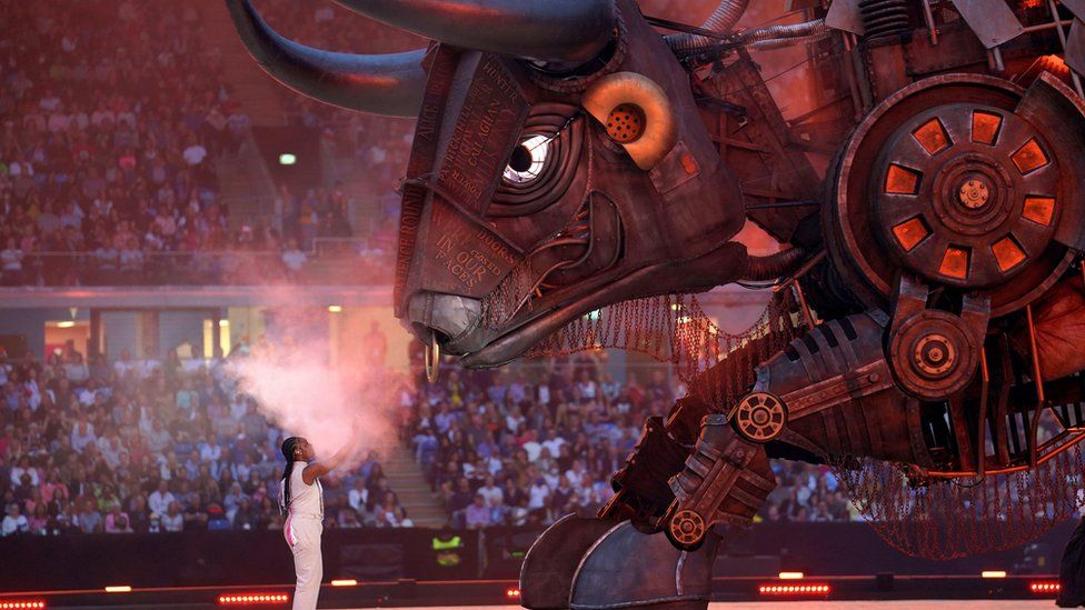 Commonwealth bull gets New Street station home - BBC News