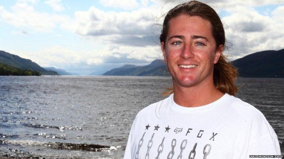 Wave action: US wakeboarder takes to Scottish lochs - BBC News