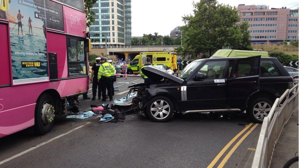 Drink driving arrest after Reading bus crash - BBC News