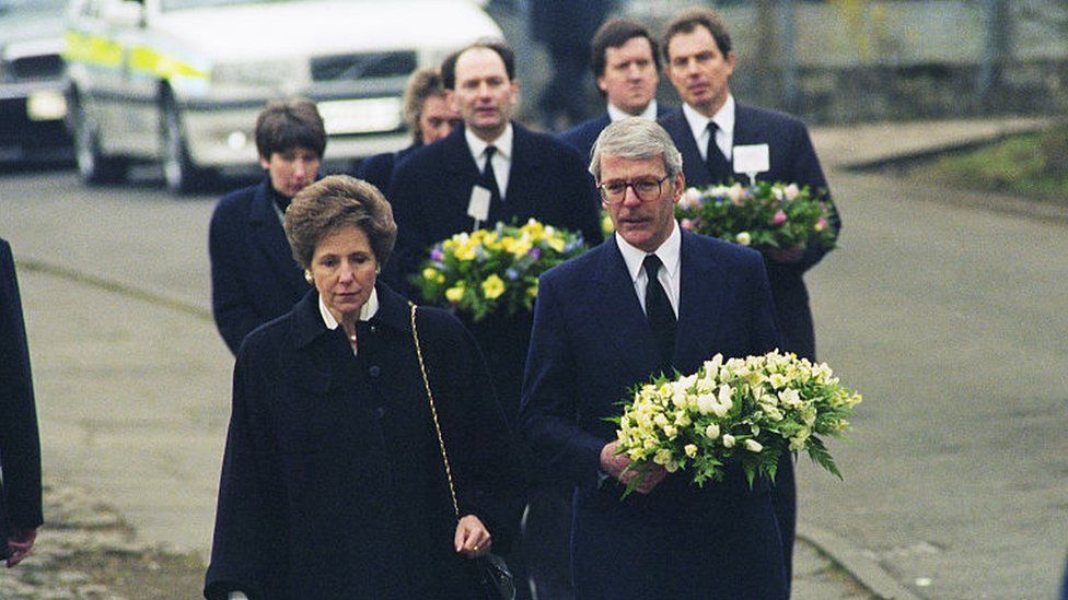 Dunblane parents feared government help U-turn after massacre - BBC News