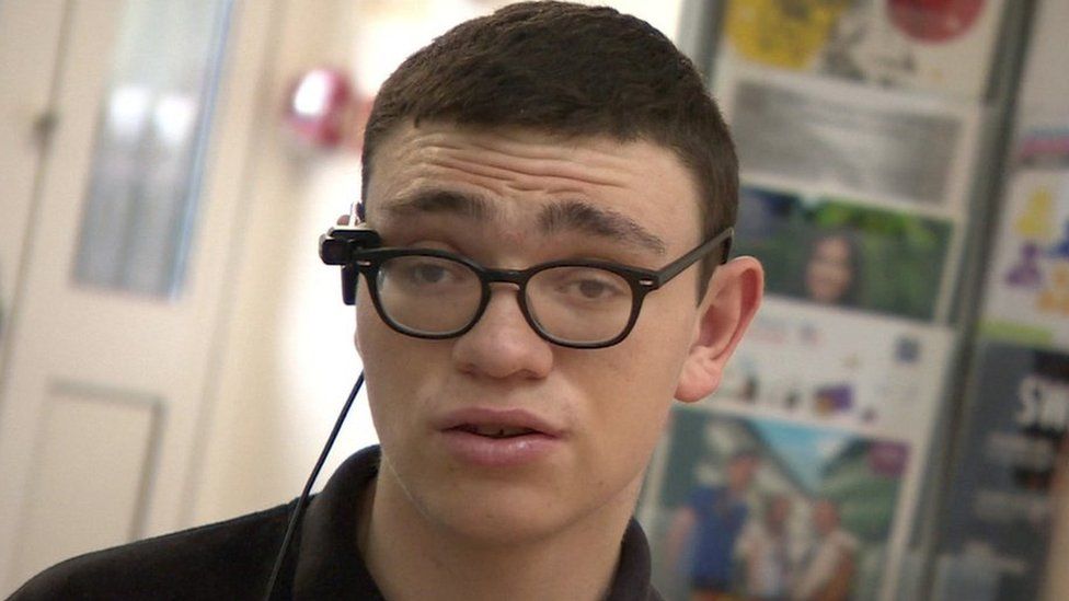 Liverpool man calls for better disabled jobs commitment - BBC News