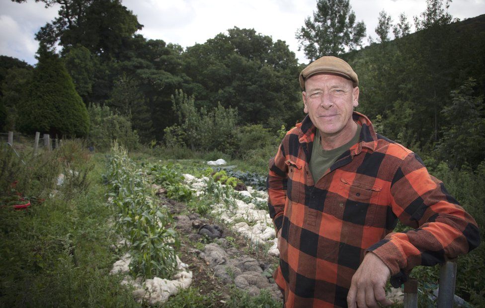 Y byrgyrs gwiwerod ar fwydlen Gareth Wyn Jones - BBC Cymru Fyw