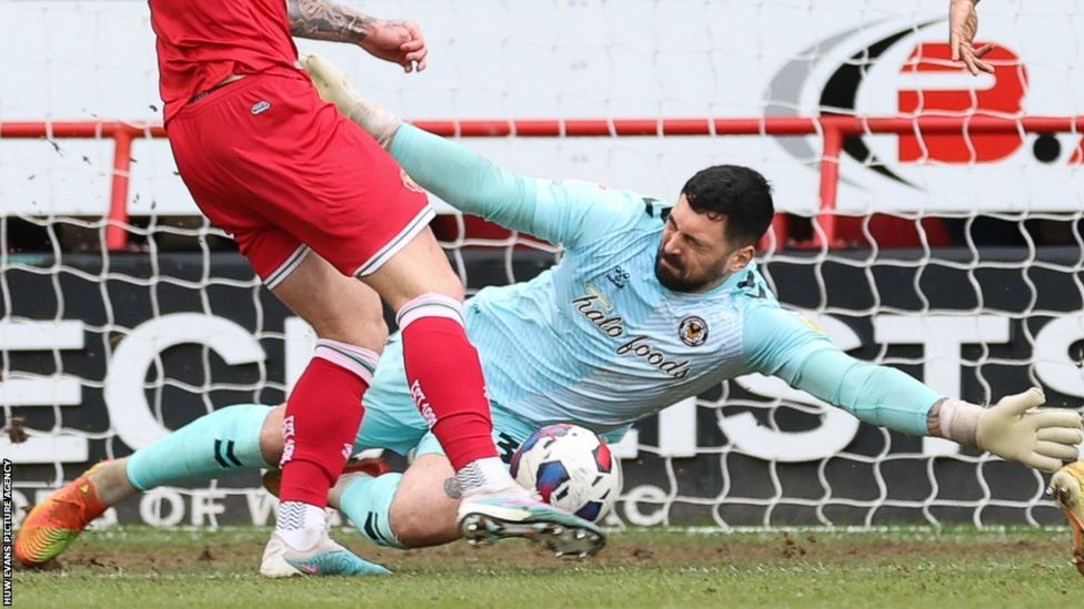 Nick Townsend: Goalkeeper signs new Newport County deal - BBC Sport