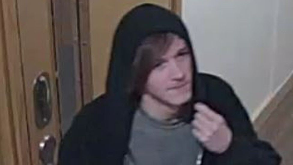 Johnny Brady: Police appeal to arsonist to return to hospital - BBC News