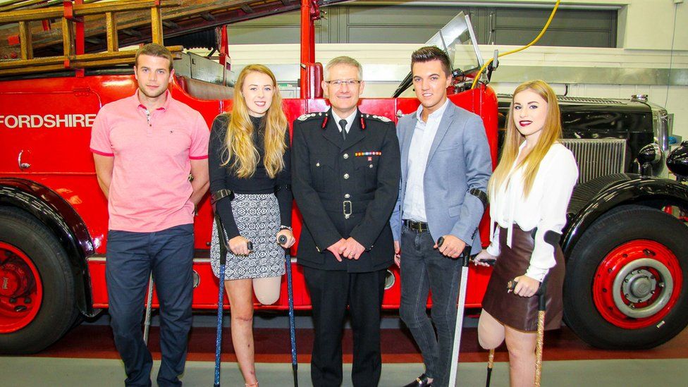 Alton Towers Smiler crash victims thank firefighters - BBC News