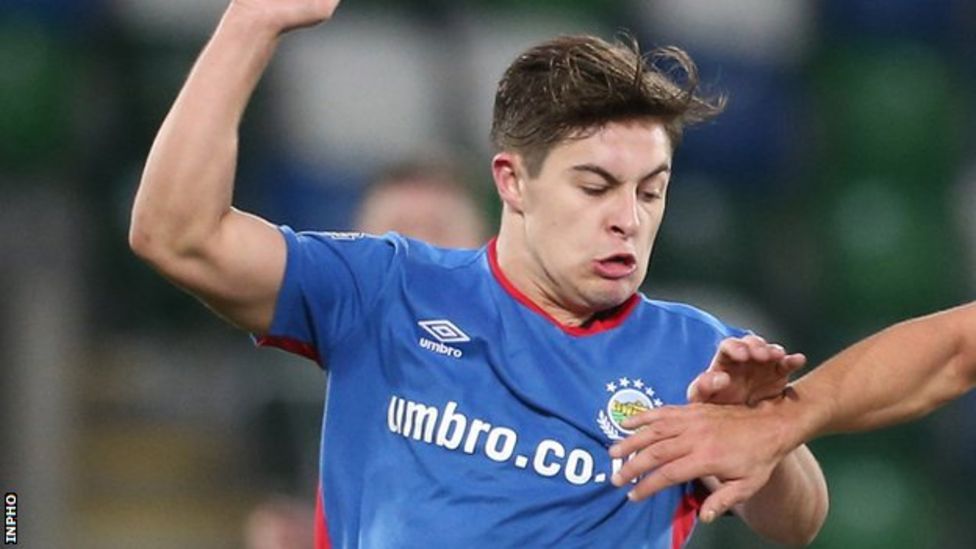 League leaders Linfield transfer-list winger Jordan Stewart - BBC Sport