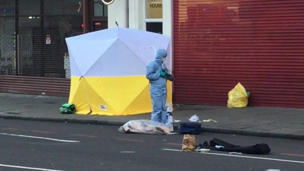 Camden stabbing: Man killed and second hurt in high street - BBC News