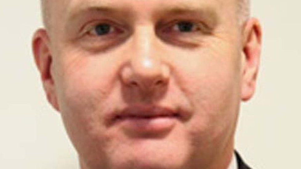 Apology and payout by NHS trust over surgery death - BBC News