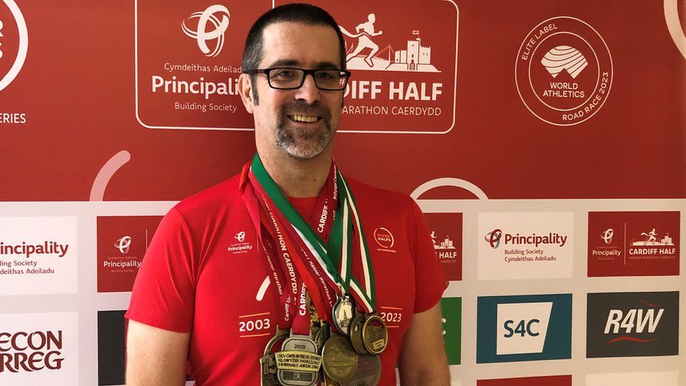 Hanner Marathon Caerdydd: Disgwyl 27,000 ar gyfer 20fed ras - BBC Cymru Fyw