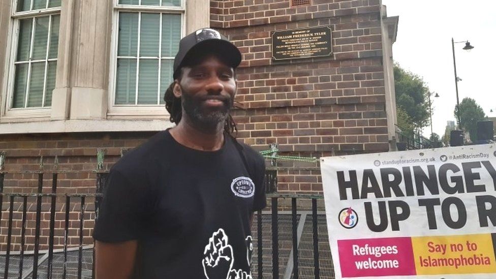 Hundreds join protest outside Tottenham Police Station - BBC News