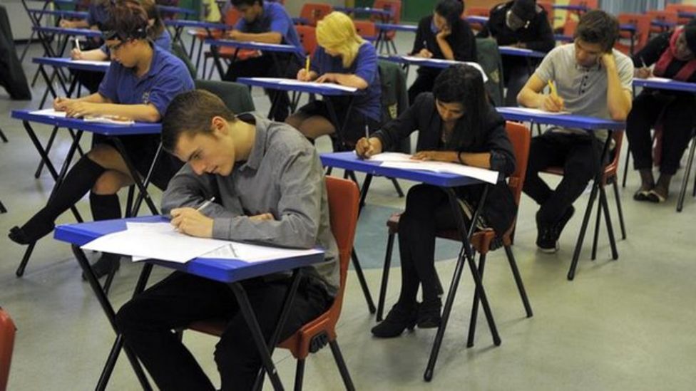 School grades 'linked to where you live' - BBC News