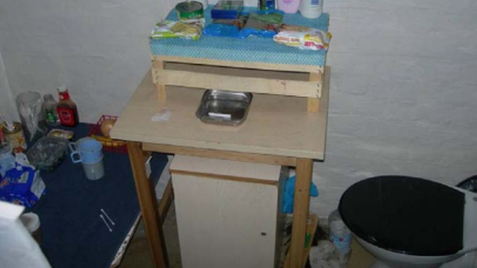 HMP Birmingham riot: Managers told of disruption threat - BBC News