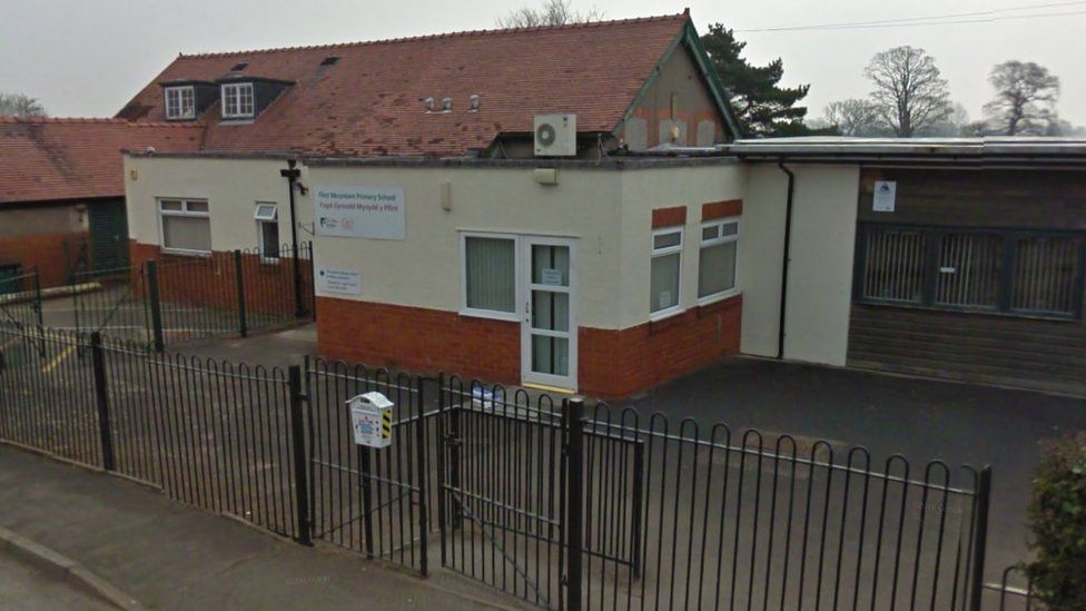 Deeside's £14m sixth form college opens its doors - BBC News