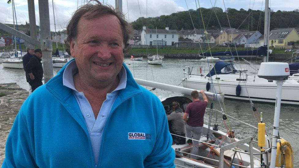 Cymro 62 oed yn paratoi i hwylio'r byd heb stopio - BBC Cymru Fyw