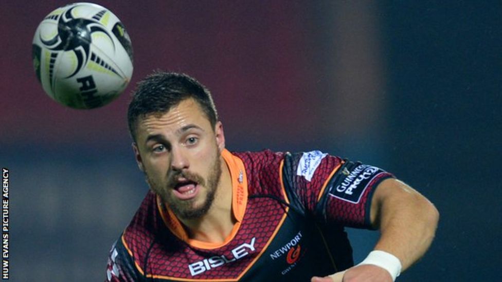 Dorian Jones: Worcester Warriors sign Dragons stand-off for rest of ...