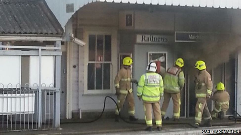 Train delays after fire at Maidstone East railway station - BBC News