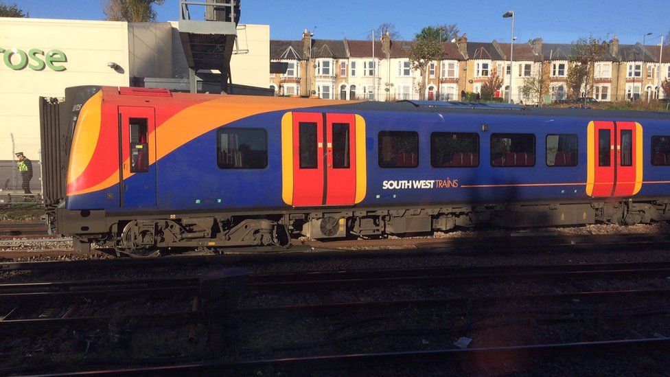 South Western Railway train derails near Wimbledon - BBC News
