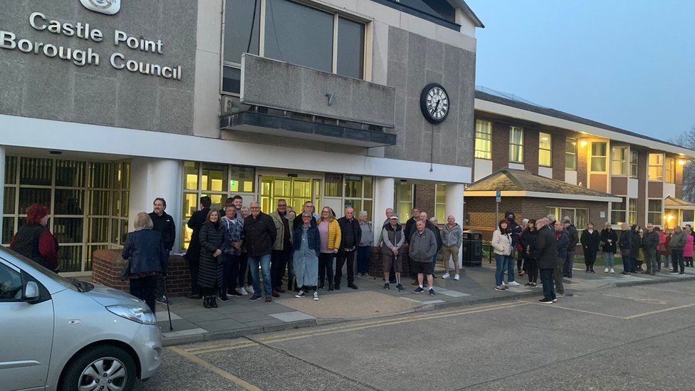 Castle Point: Authority postpones plans for 5,000 new homes - BBC News