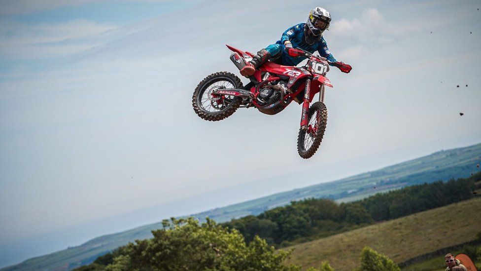 Motocross rider Jude Morris 'was an inspiration', dad says - BBC News