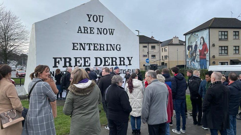 Free Derry Corner: Braille plaque unveiled at iconic site - BBC News