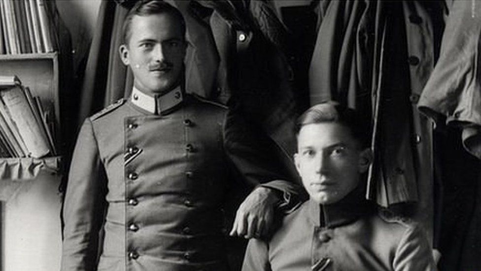 Unseen photos of WW1 German POWs on display - BBC News