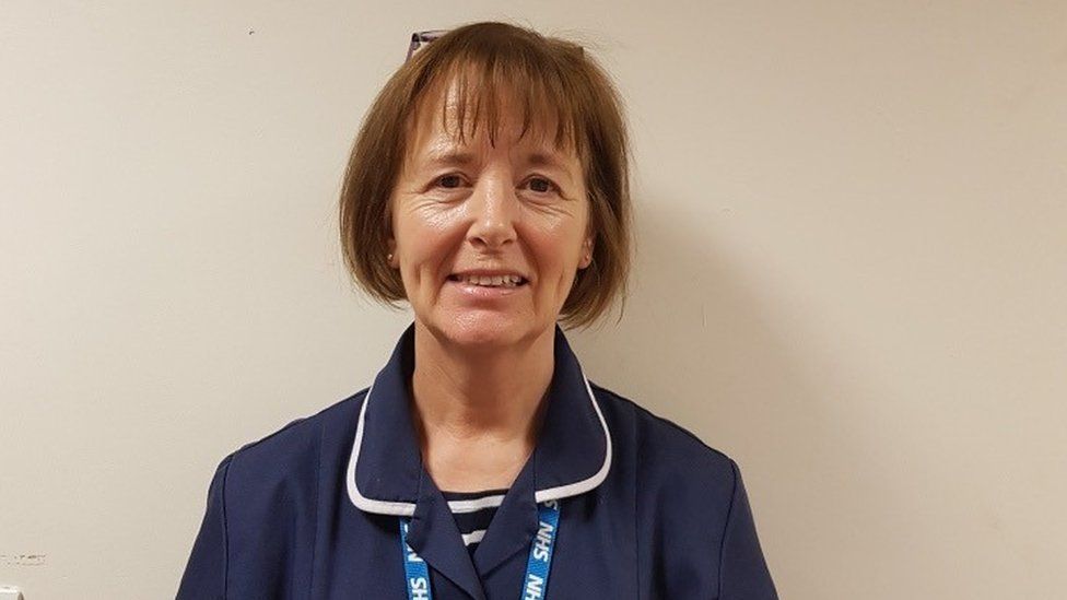 The NHS retirees who returned to vaccinate England - BBC News