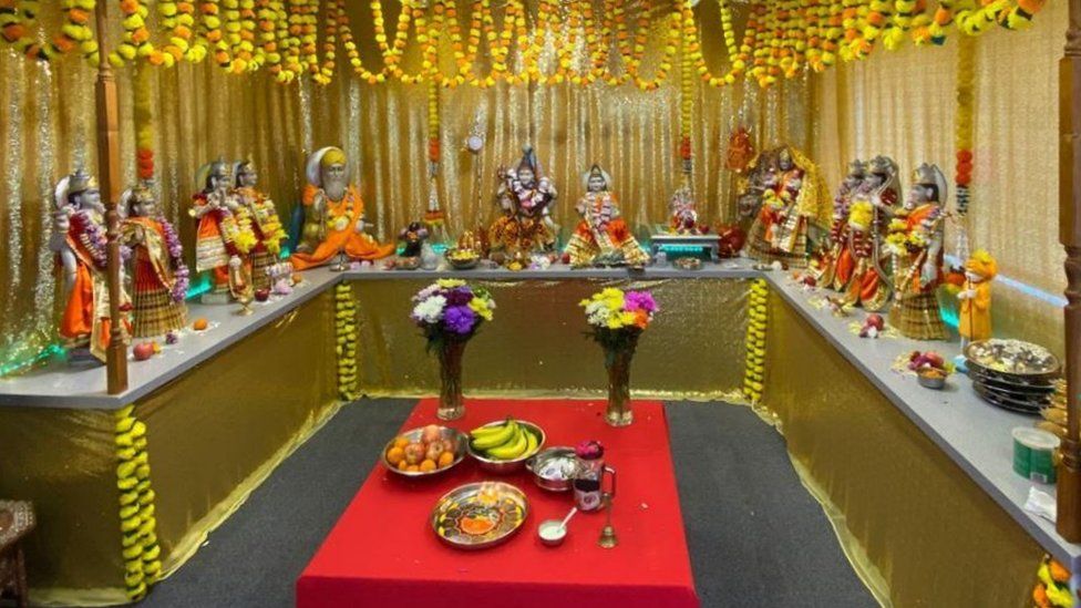 Swindon Hindu Centre celebrates Ganesh Utsav - BBC News