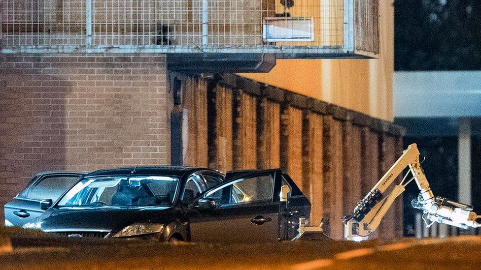 Londonderry bomb alert: Police investigate Arm na Poblachta claim - BBC ...